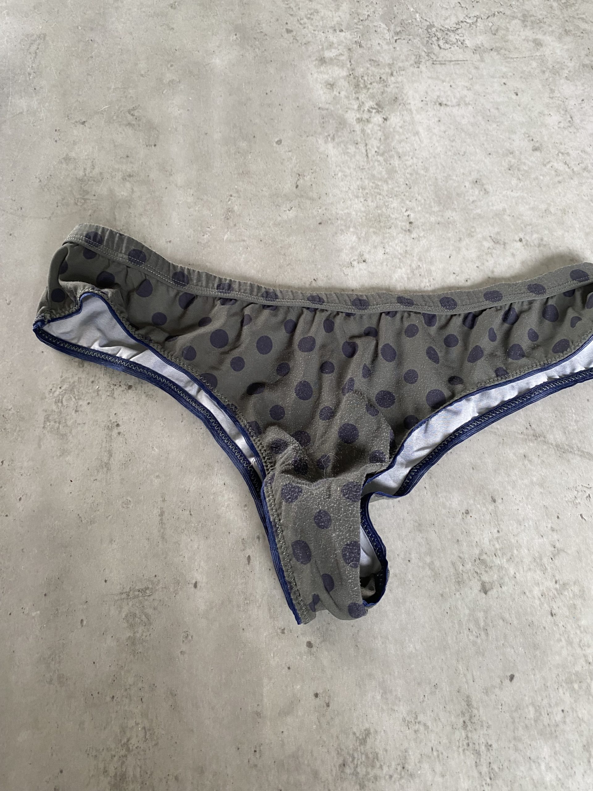 Små trusser med eller uden safter sælges - Brugtetrusser.dk